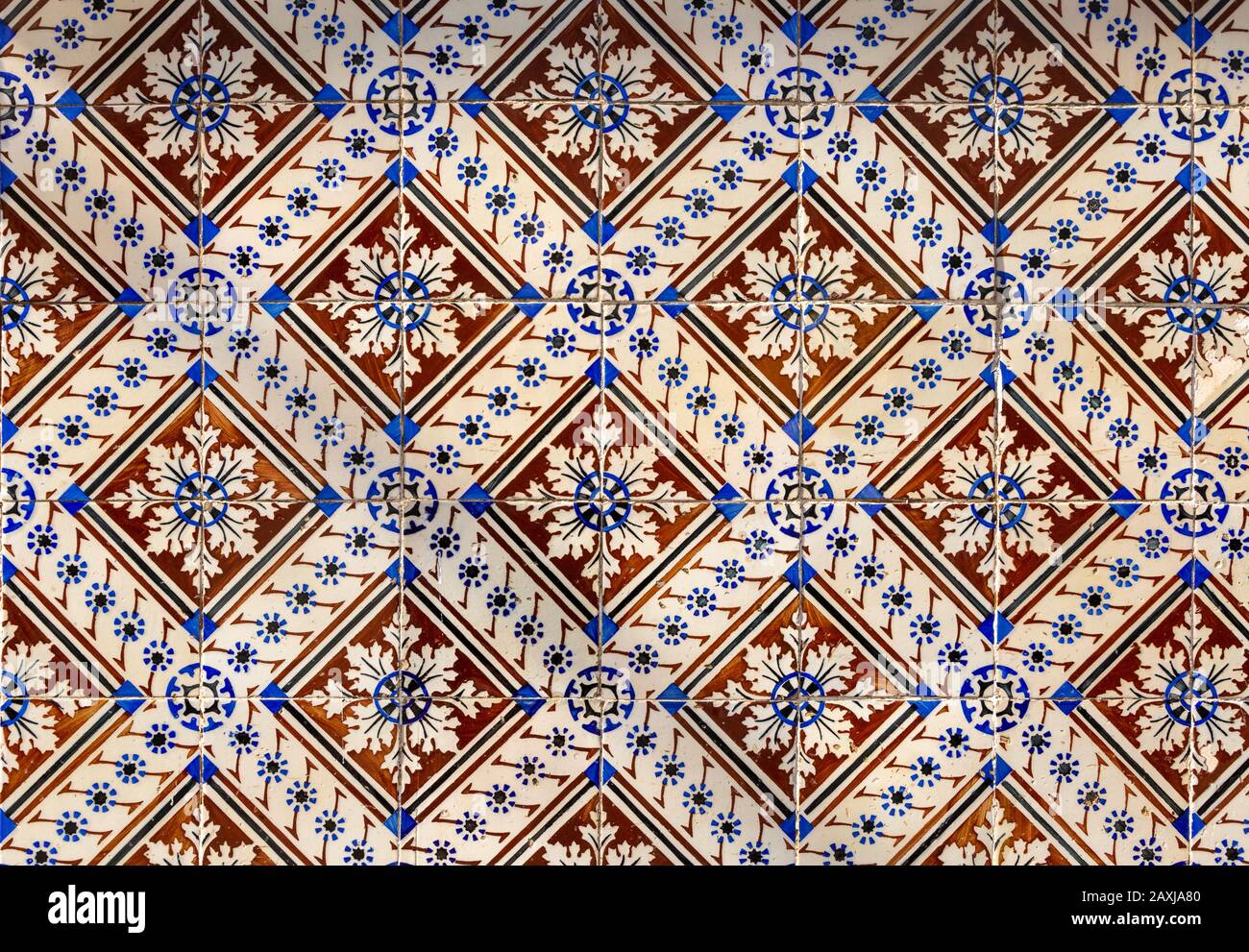 Geometric patterned wall tiles hi-res stock photography and images - Alamy
