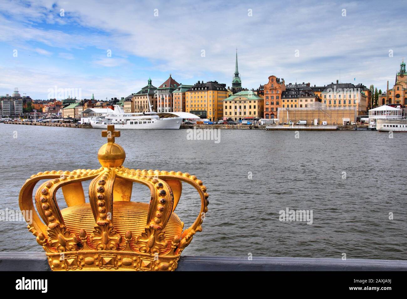 Stockholm, Sweden. Skeppsholmsbron (Skeppsholm Bridge) with its famous ...