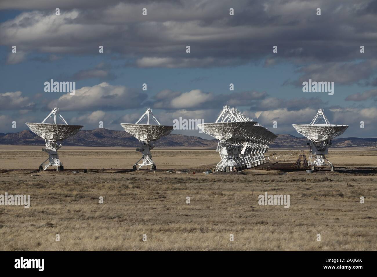 Radar arrays hi-res stock photography and images - Alamy