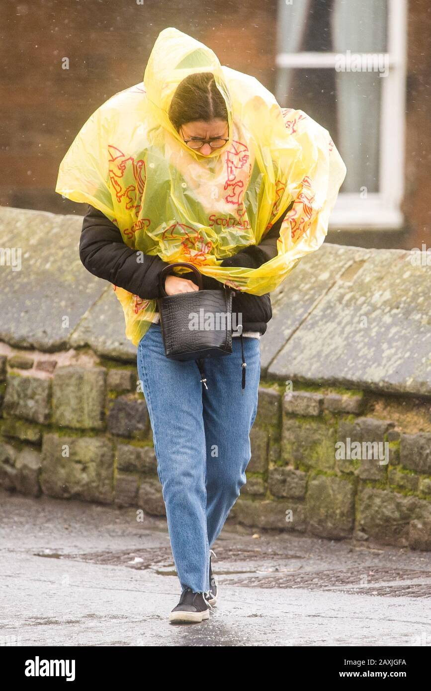 Edinburgh embraces strong winds and rain which see's Edinburgh castle ...