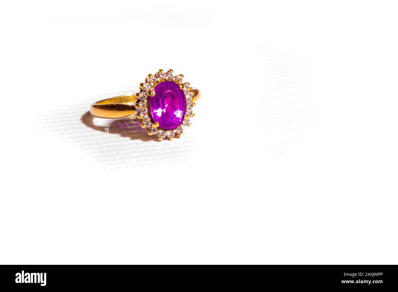 Plain gold background hi-res stock photography and images - Alamy