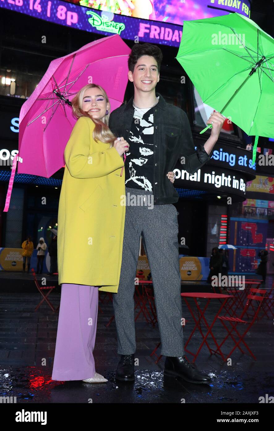 Milo manheim meg donnelly hi-res stock photography and images - Alamy