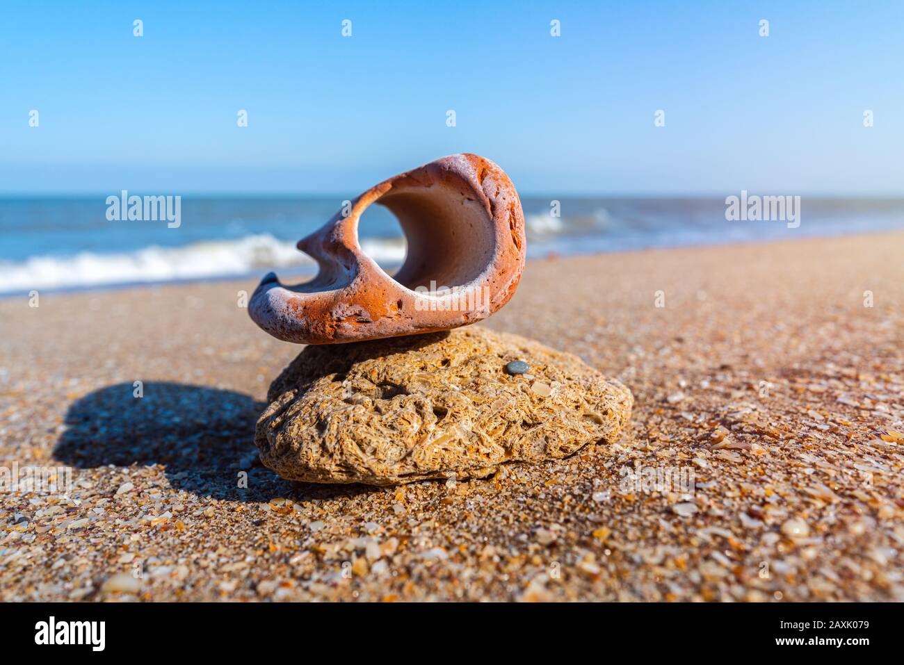 Hole beach stone hi-res stock photography and images - Alamy