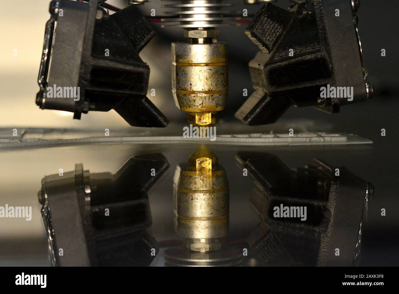 3D printer print isolated objects on mirror reflective surface close-up ...