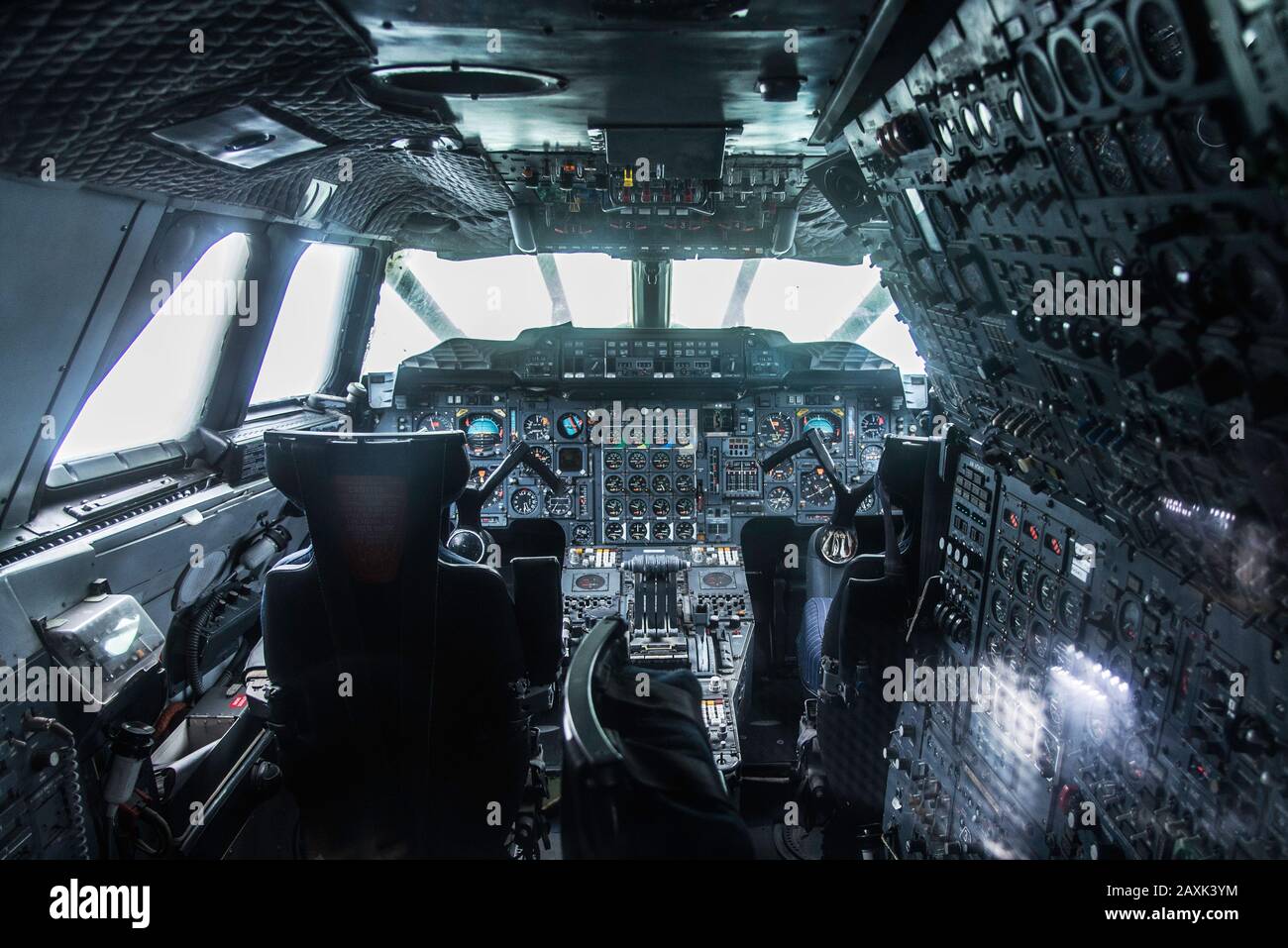 Concorde cockpit hi-res stock photography and images - Alamy