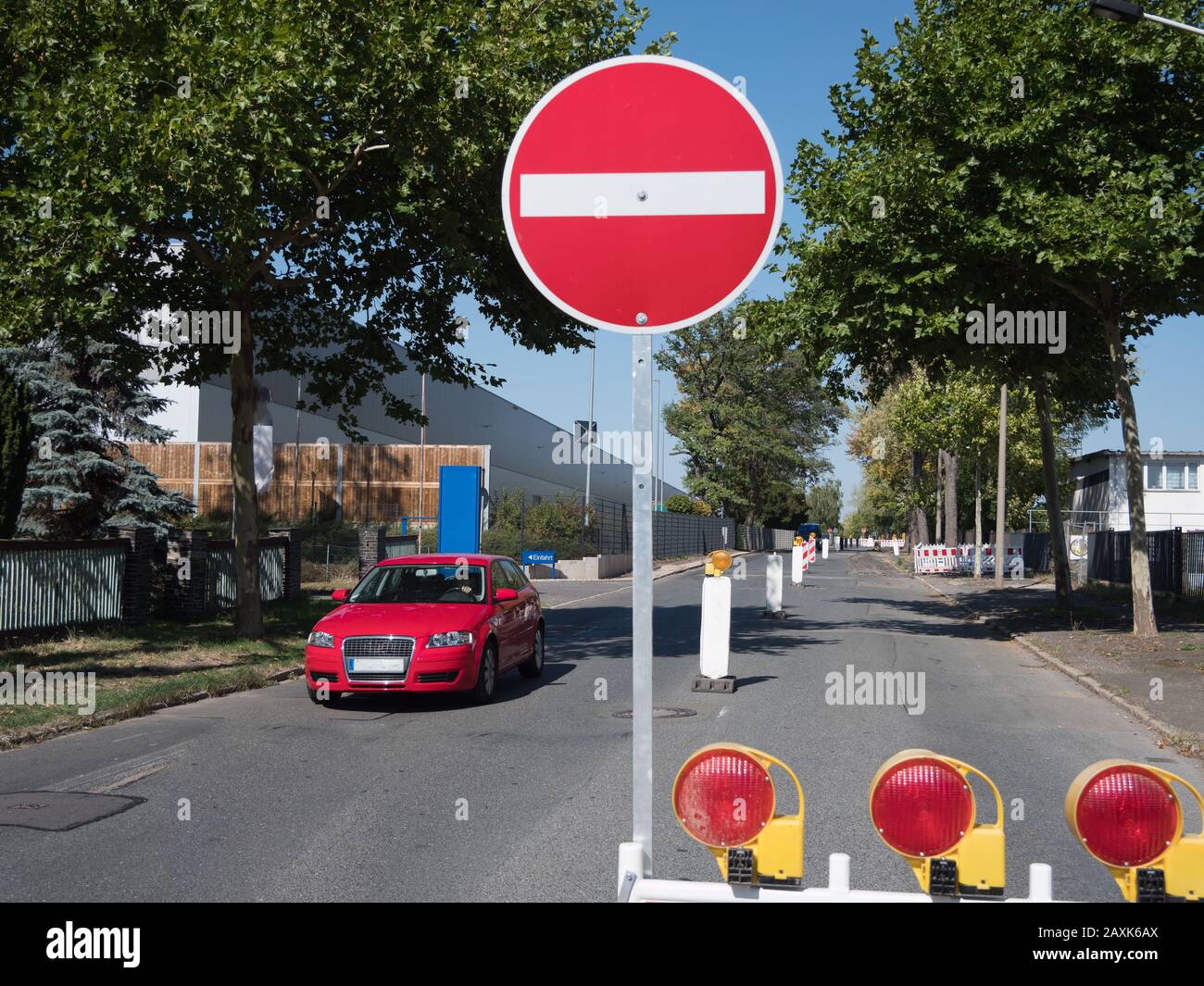 one way street sign in german with construction site Stock Photo - Alamy