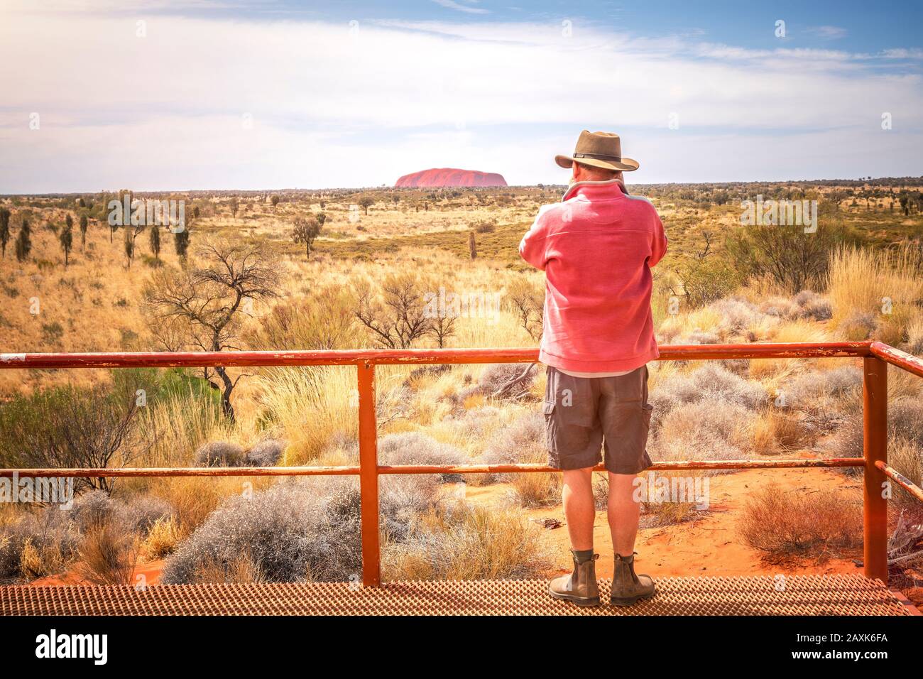 Australia, Ayers Rock / Uluru, tourist at a lookout Stock Photo - Alamy