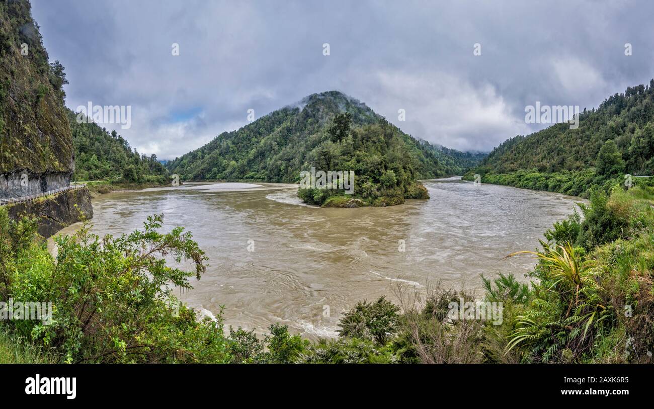 Lower Buller Gorge, Buller River meander, near Kilkenny Lookout, Hawks ...