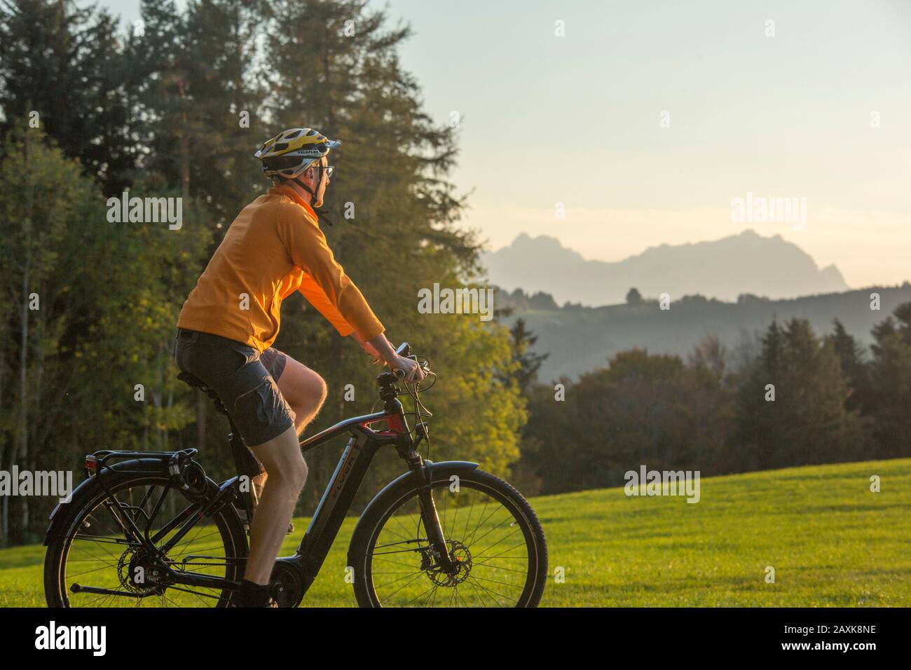 Velofahrer High Resolution Stock Photography and Images - Alamy
