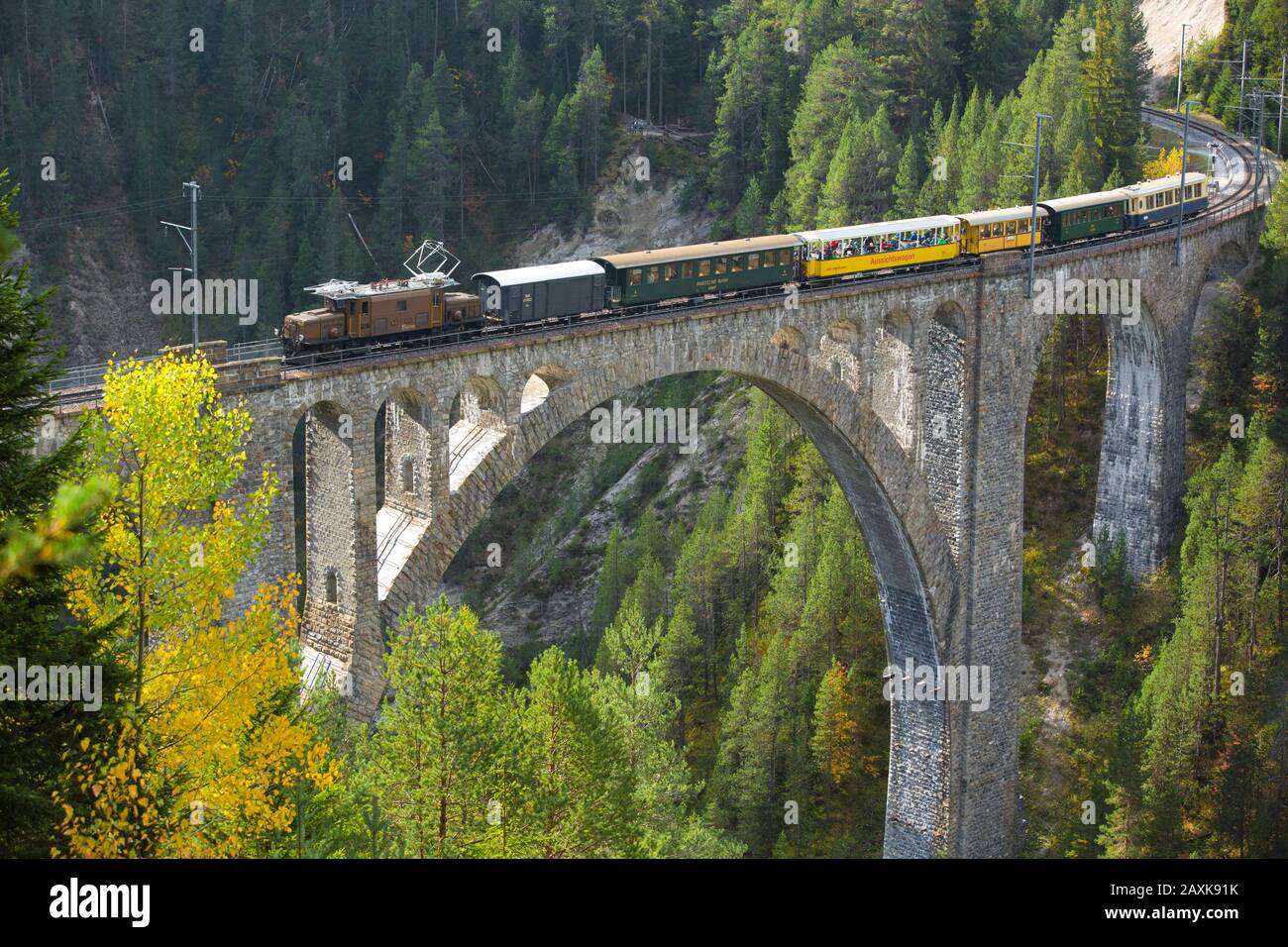 RhB auf dem Wiesener Viadukt Stock Photo - Alamy