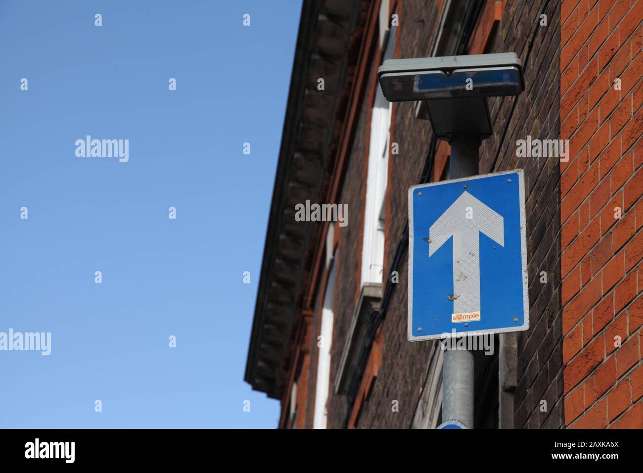 One way sign uk hi-res stock photography and images - Alamy