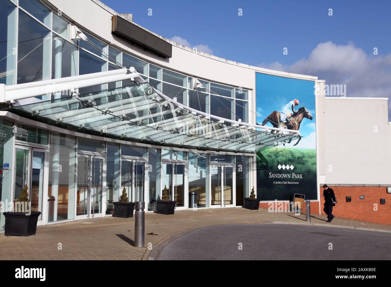 At sandown racecourse hi-res stock photography and images - Alamy