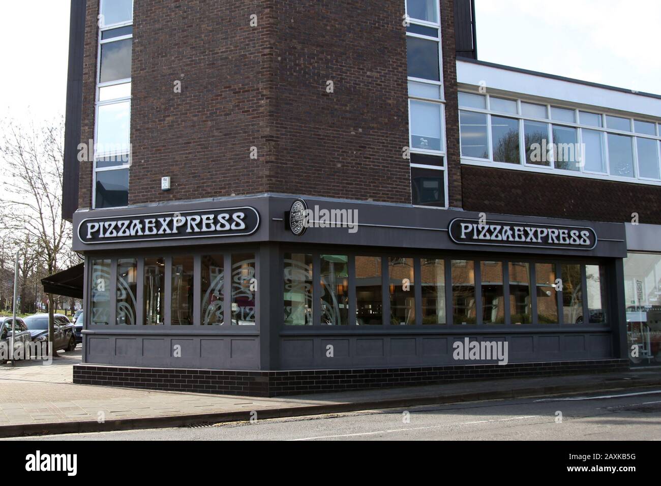 Shop front pizza express restaurant hi-res stock photography and images ...