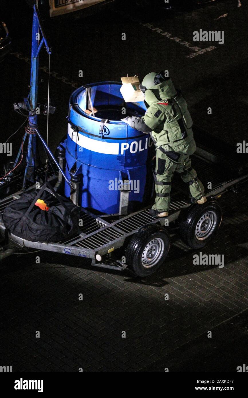 Bomb disposal suit hi-res stock photography and images - Alamy