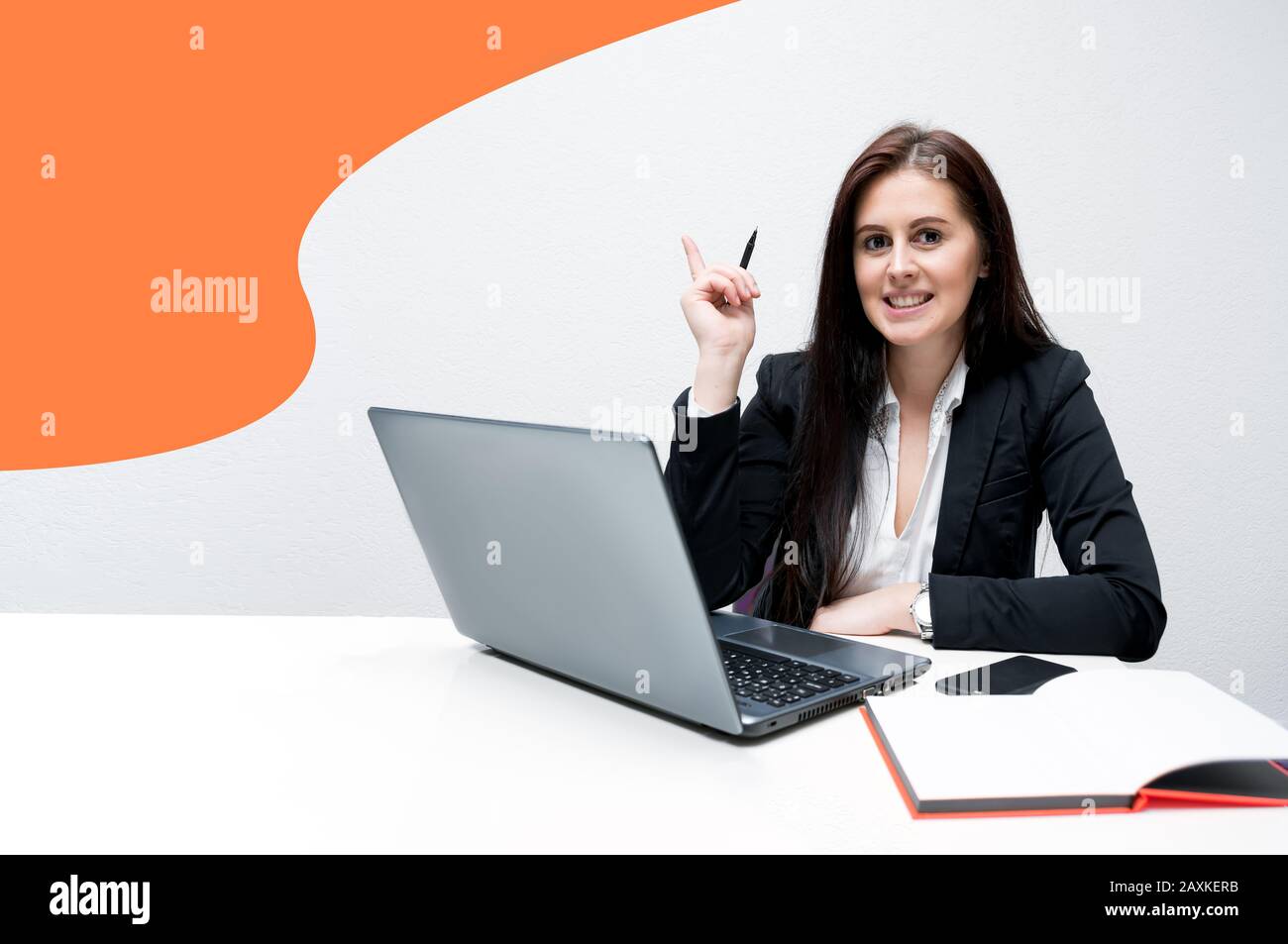 Office assistant pointing hi-res stock photography and images - Alamy