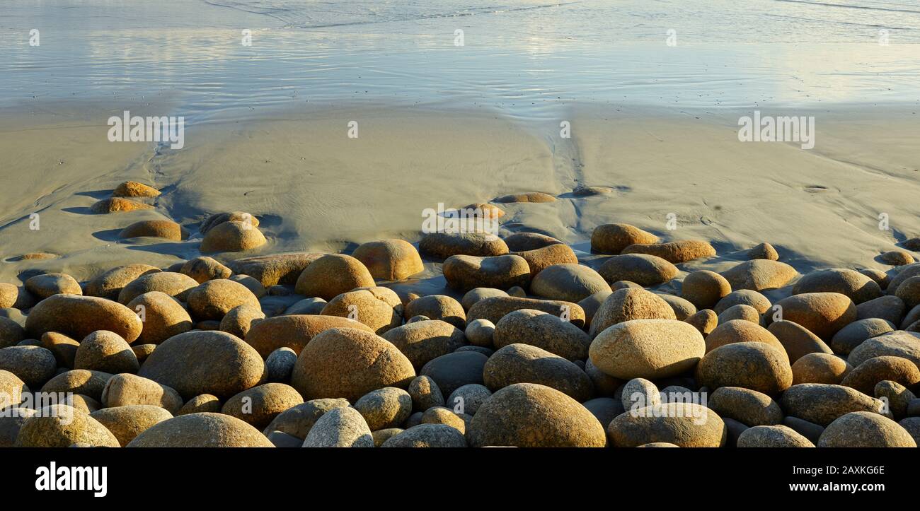 Round rocks hi-res stock photography and images - Alamy