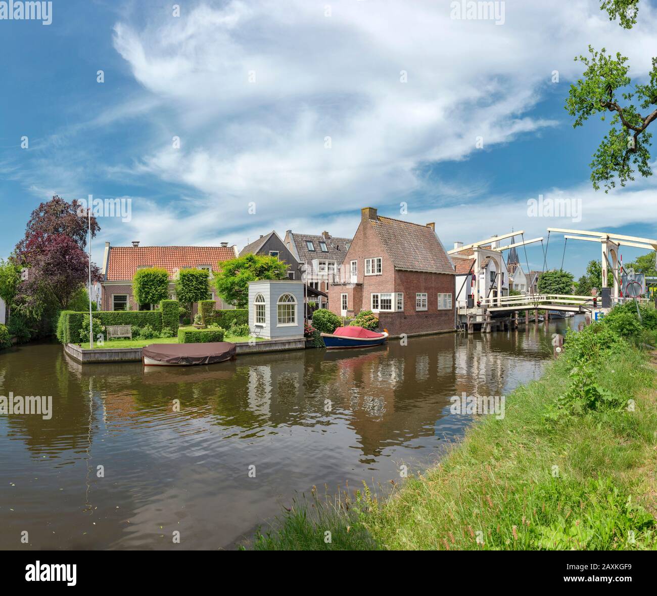Houses on the bank of the river Vecht and a double drawbridge ...