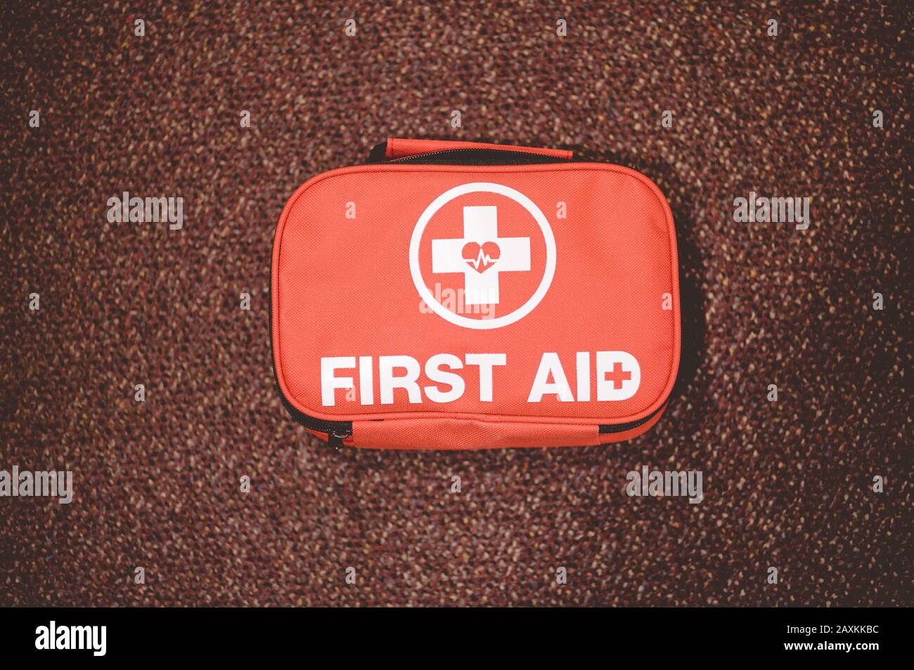Bag first aid kit green hi-res stock photography and images - Alamy