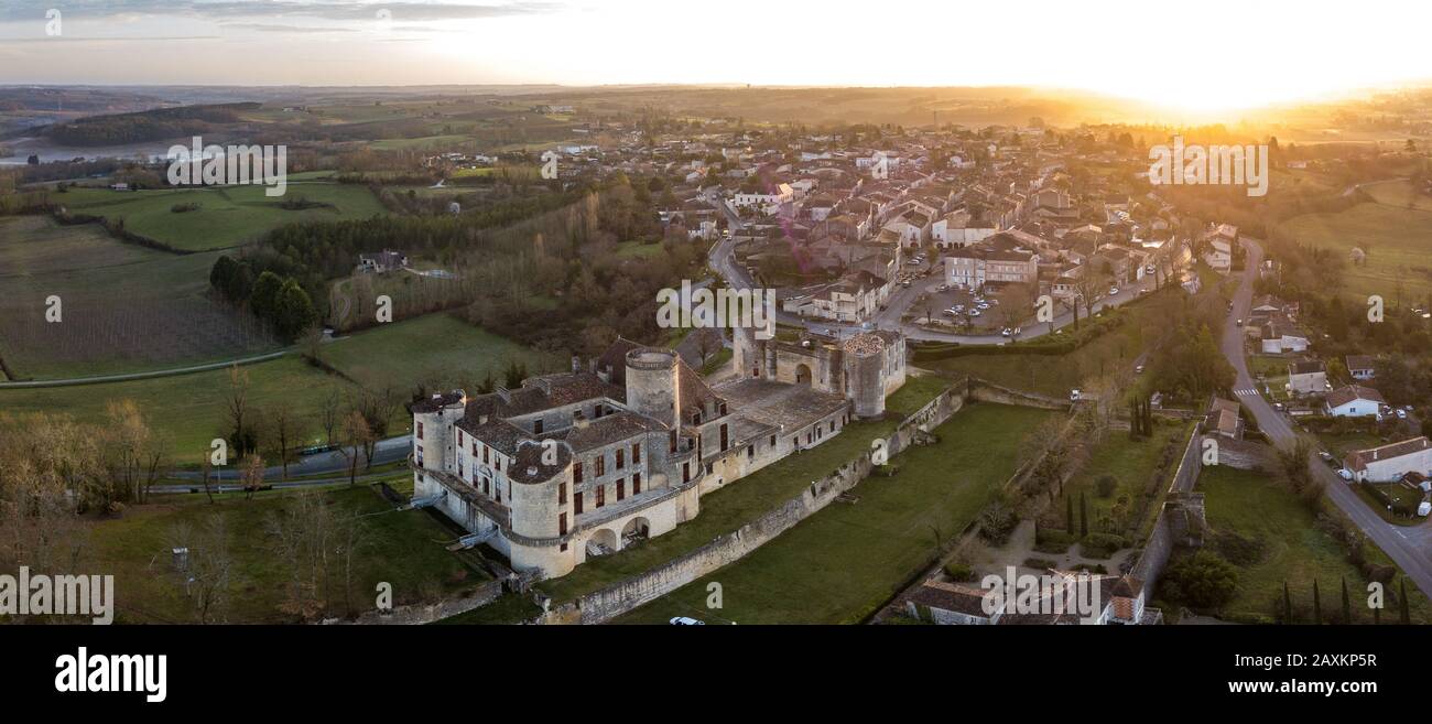 Duras castle hi-res stock photography and images - Alamy