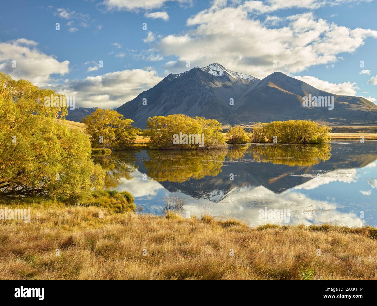 Nameless Lake in Ahuriri Valley, Barrier Range, Canterbury, South ...