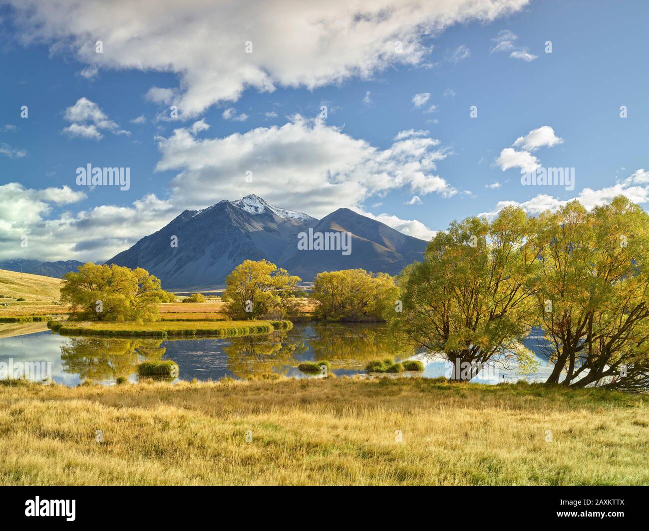 Nameless Lake in Ahuriri Valley, Barrier Range, Canterbury, South ...