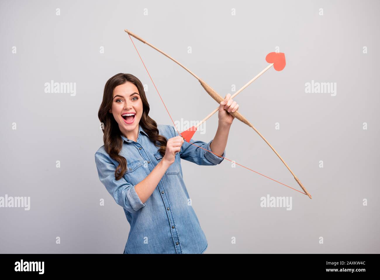 Beautiful woman aiming bow arrow hi-res stock photography and images ...