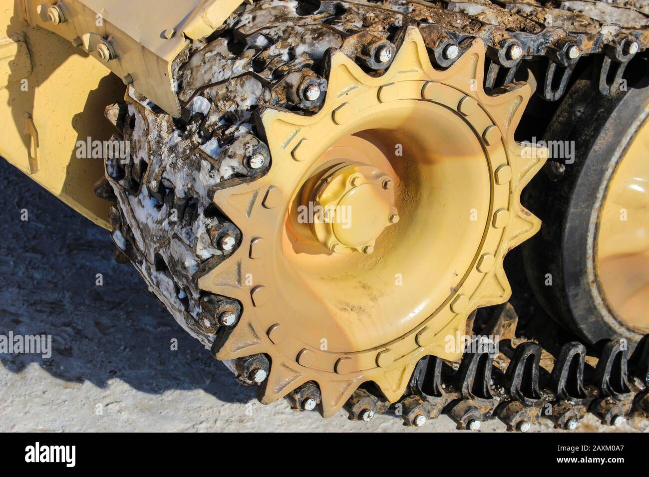 Wheel of caterpillar military transport Stock Photo - Alamy