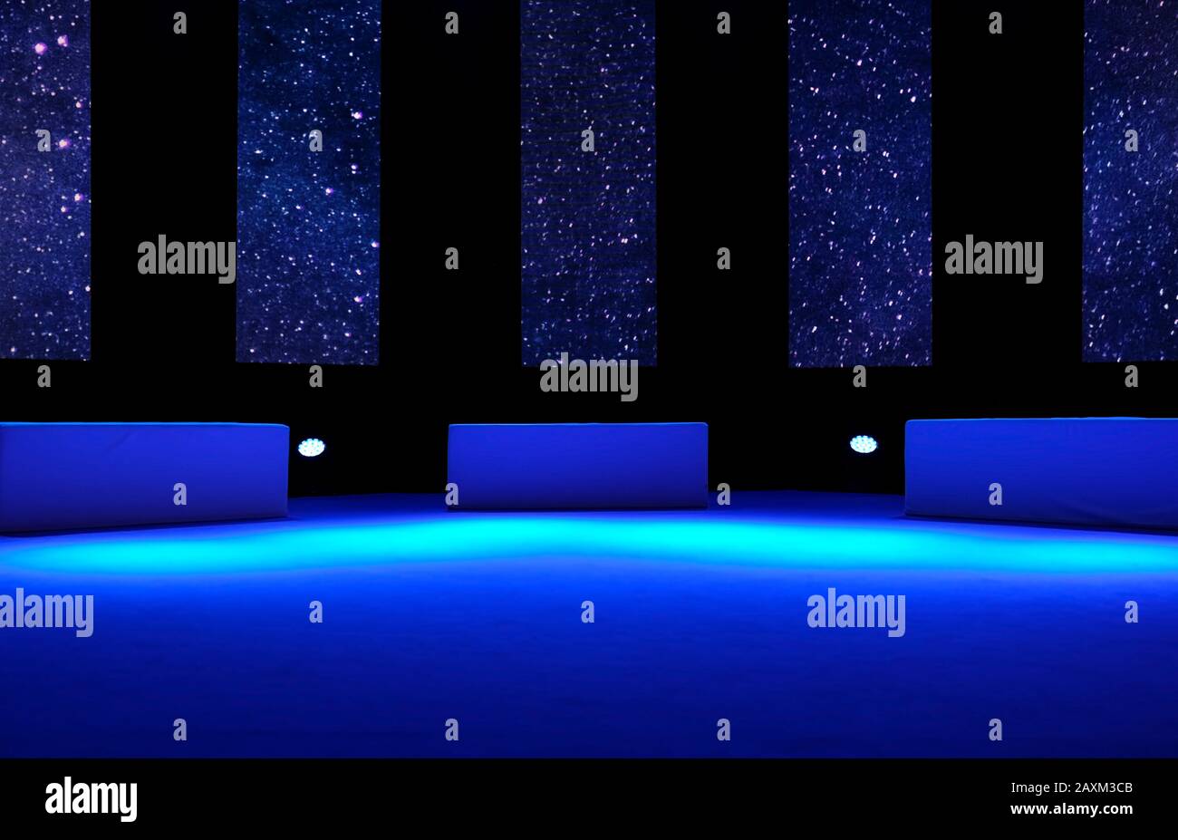 Empty Dark Stage High Resolution Stock Photography and Images - Alamy
