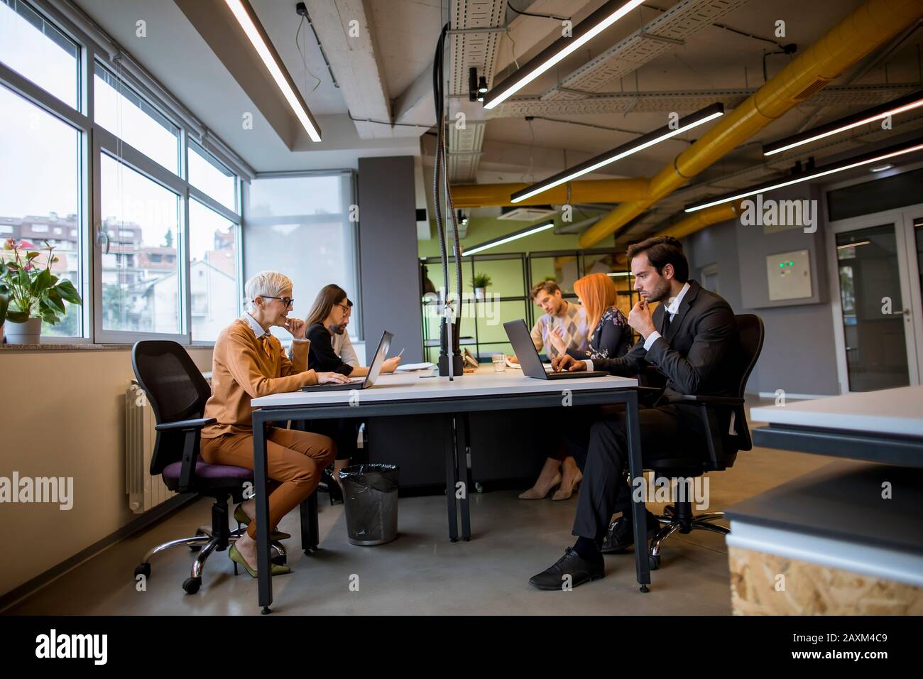 People having meeting hi-res stock photography and images - Alamy