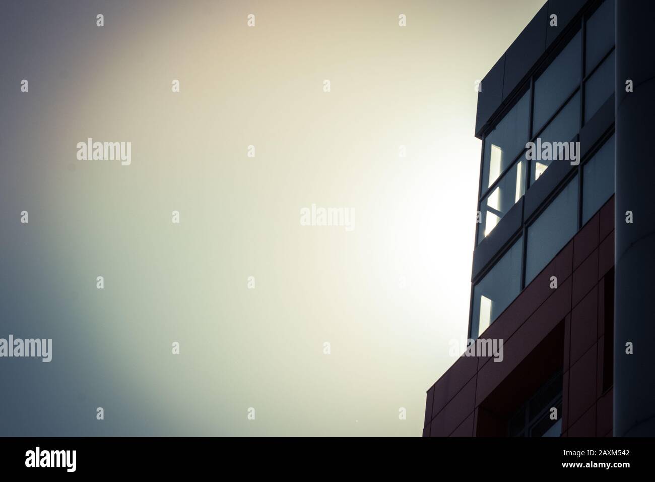 Blue sky and building silhouette hi-res stock photography and images ...
