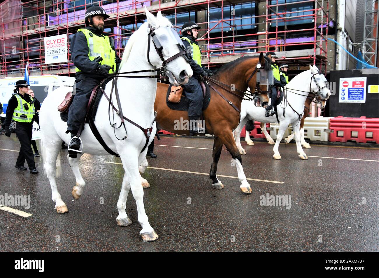 Mounted police glasgow hi-res stock photography and images - Alamy