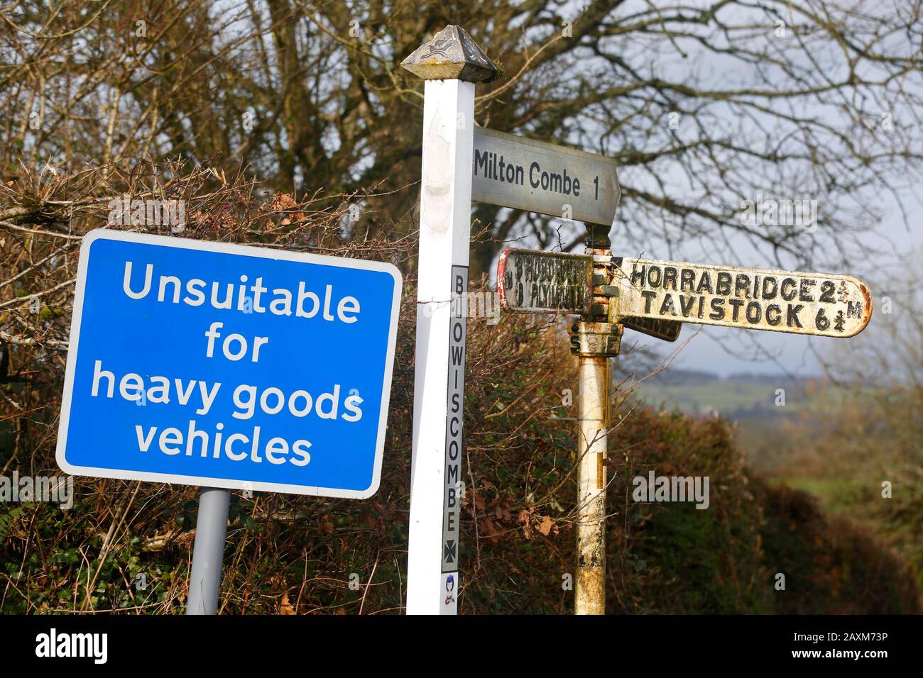 Devon road signs hi-res stock photography and images - Alamy