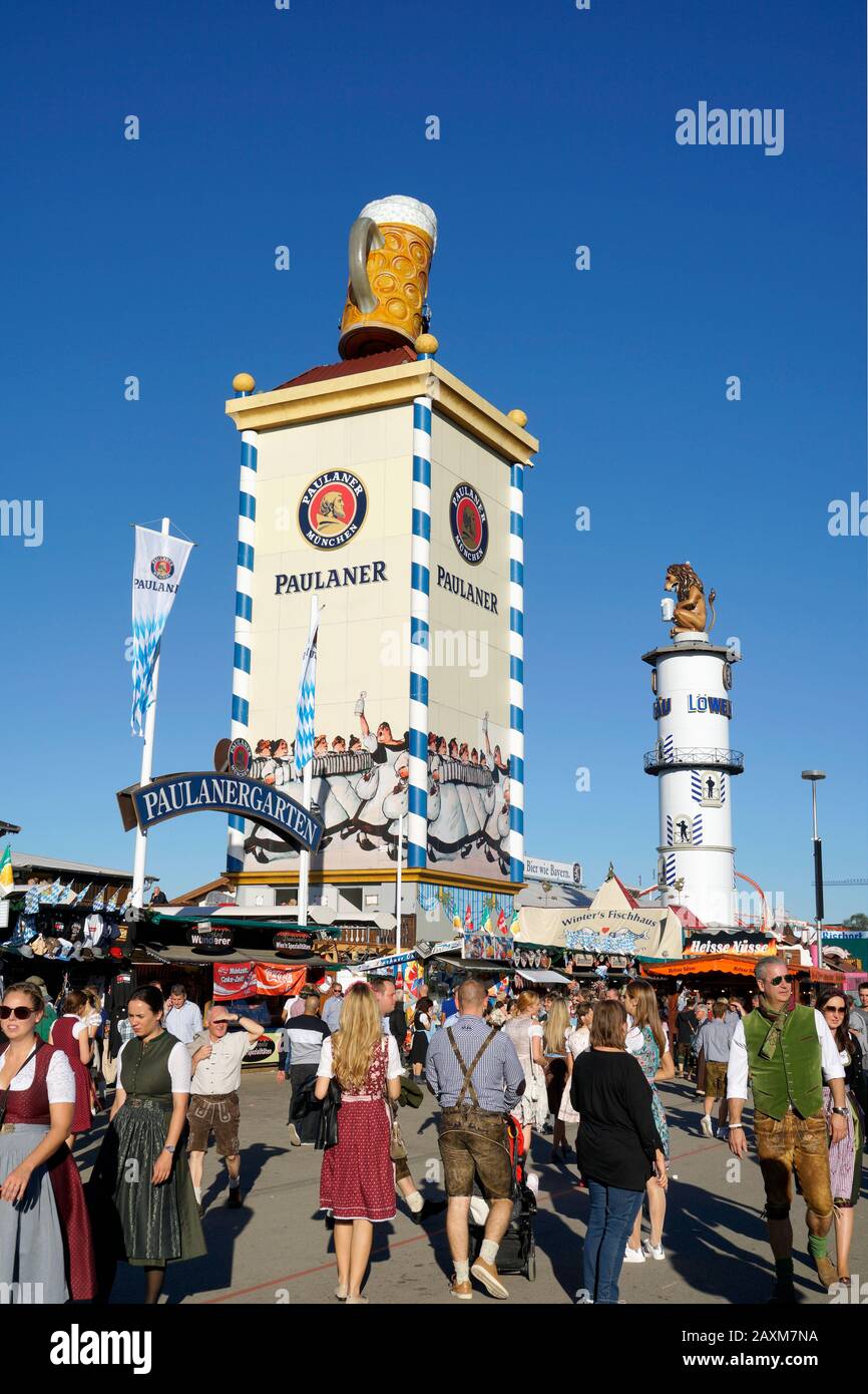 Crowds visiting oktoberfest hi-res stock photography and images - Alamy