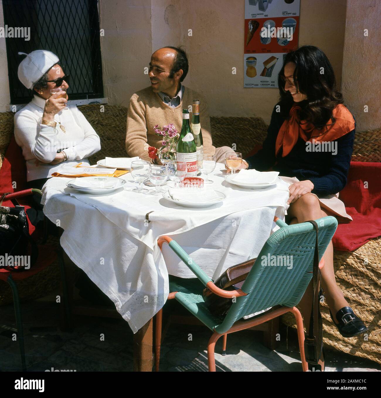 Rome 1960s restaurant hi-res stock photography and images - Alamy