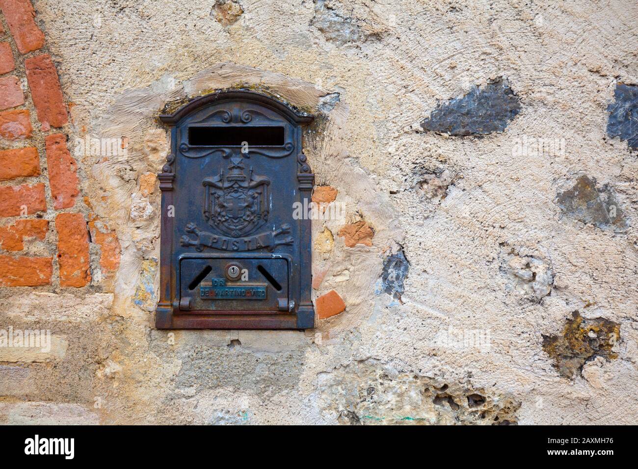 Metal post box fixed hi-res stock photography and images - Alamy