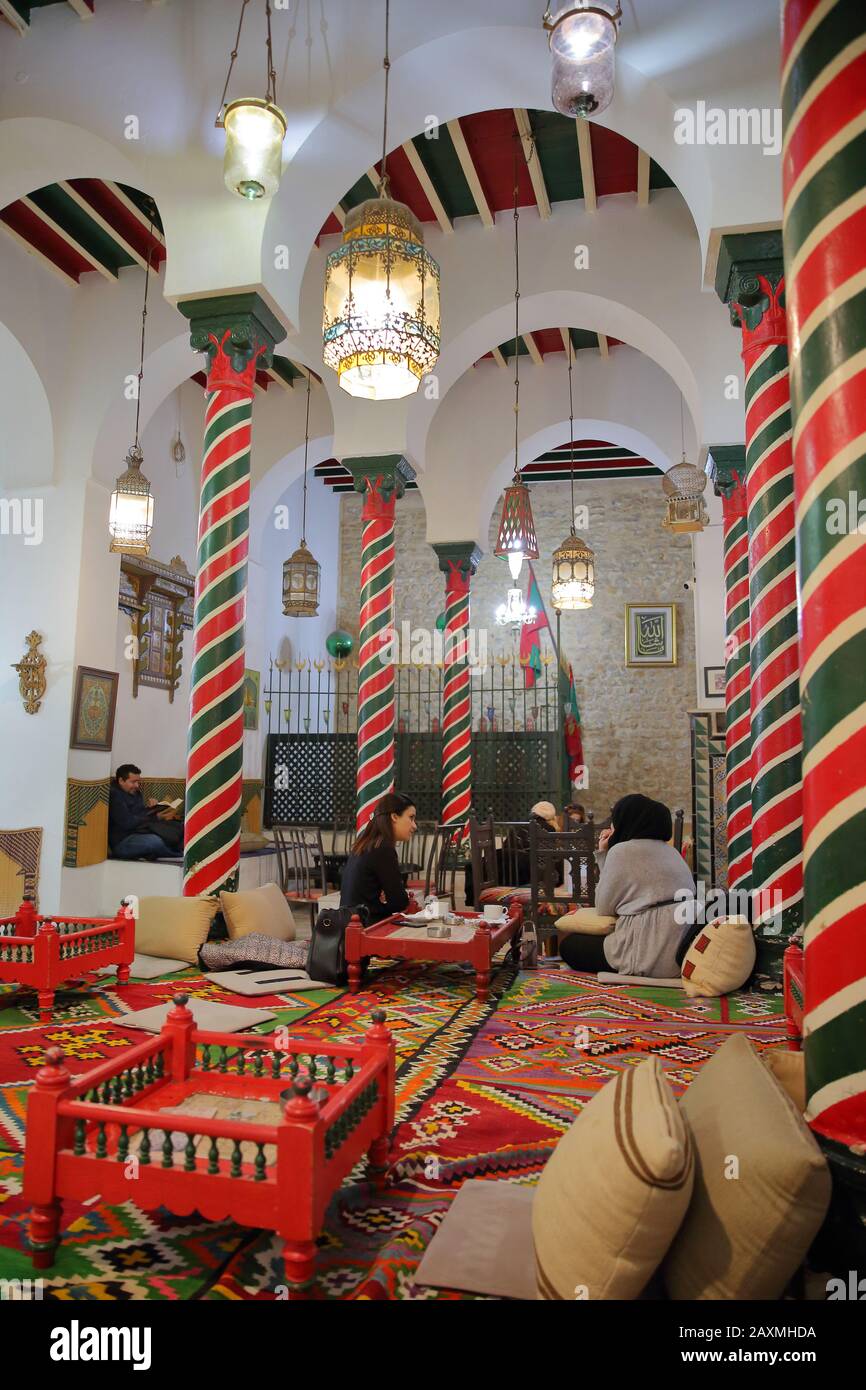 Twisted columns hi-res stock photography and images - Alamy