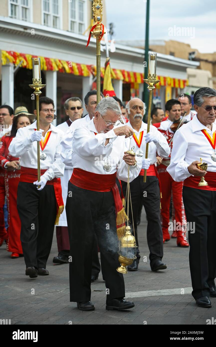 Solemn processions hi-res stock photography and images - Alamy