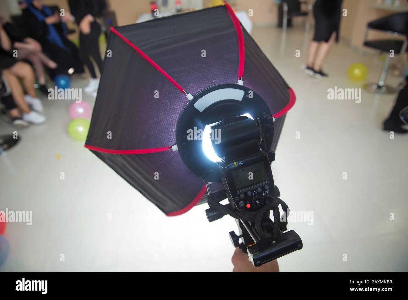 The birthday uses a soft-box for shooting . Soft-box Diffuser for Speed ...