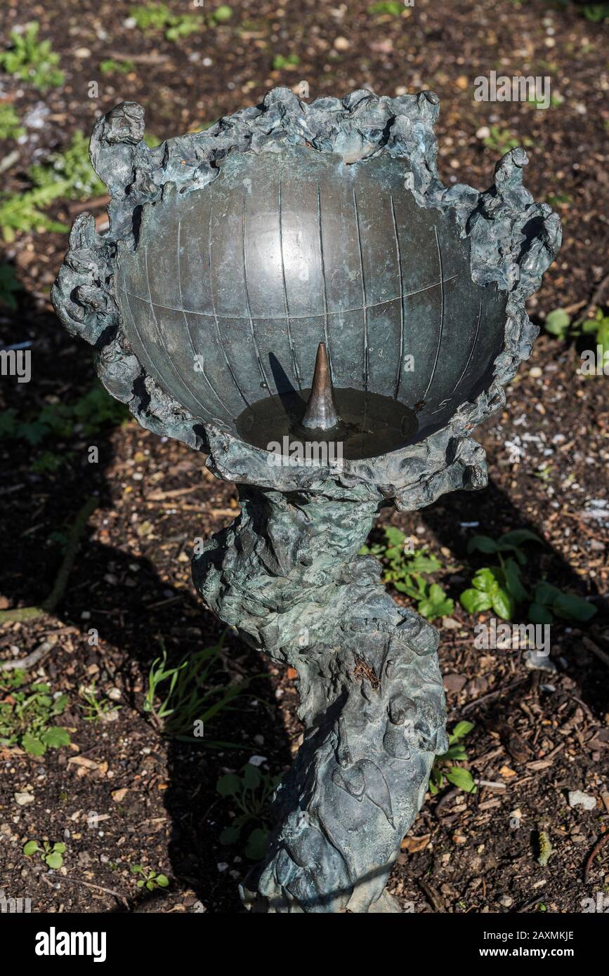 A Scaphe or Bowl Sundial. Time-keeping Stock Photo - Alamy