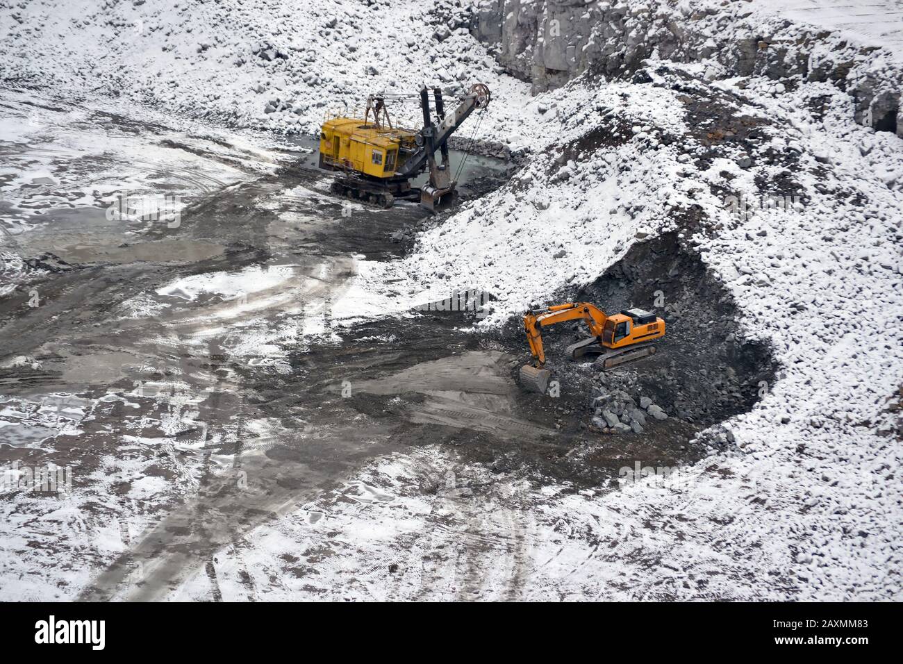 Huge quarry truck hi-res stock photography and images - Alamy