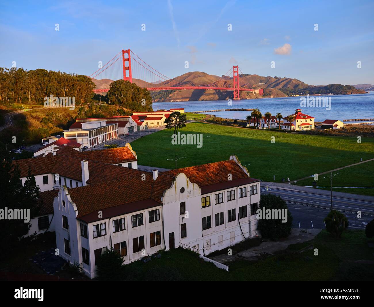Chrissy Field and the Golden Gate Bridge, morning in San Francisco ...