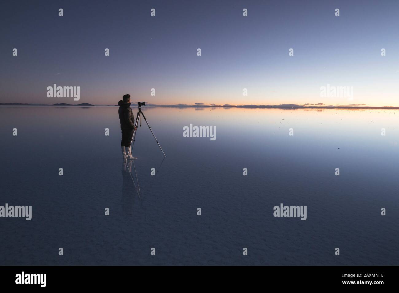 Man reflection hi-res stock photography and images - Alamy