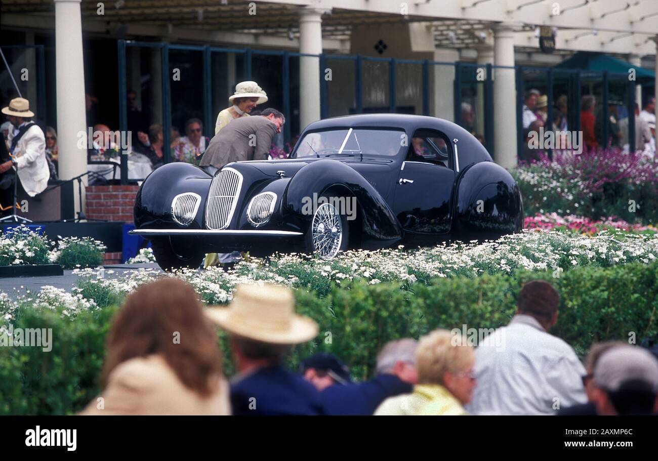 Pebble beach concours awards ramp hi-res stock photography and images ...