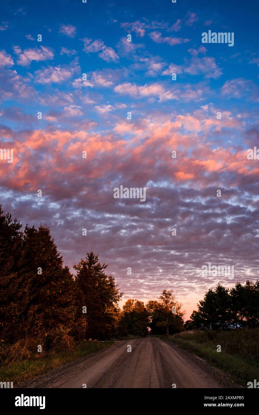 Serene sunset road view hi-res stock photography and images - Alamy