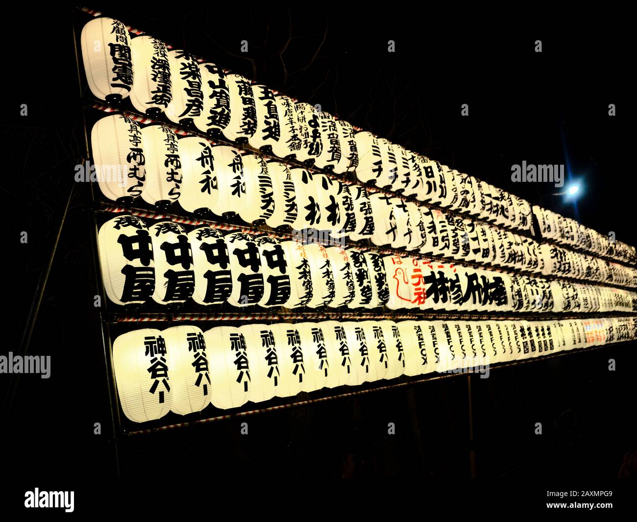 Traditional Japanese lanterns at night in Tokyo Stock Photo - Alamy