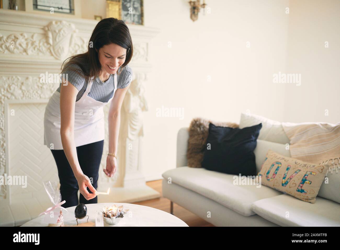 Apron lighting hi-res stock photography and images - Alamy