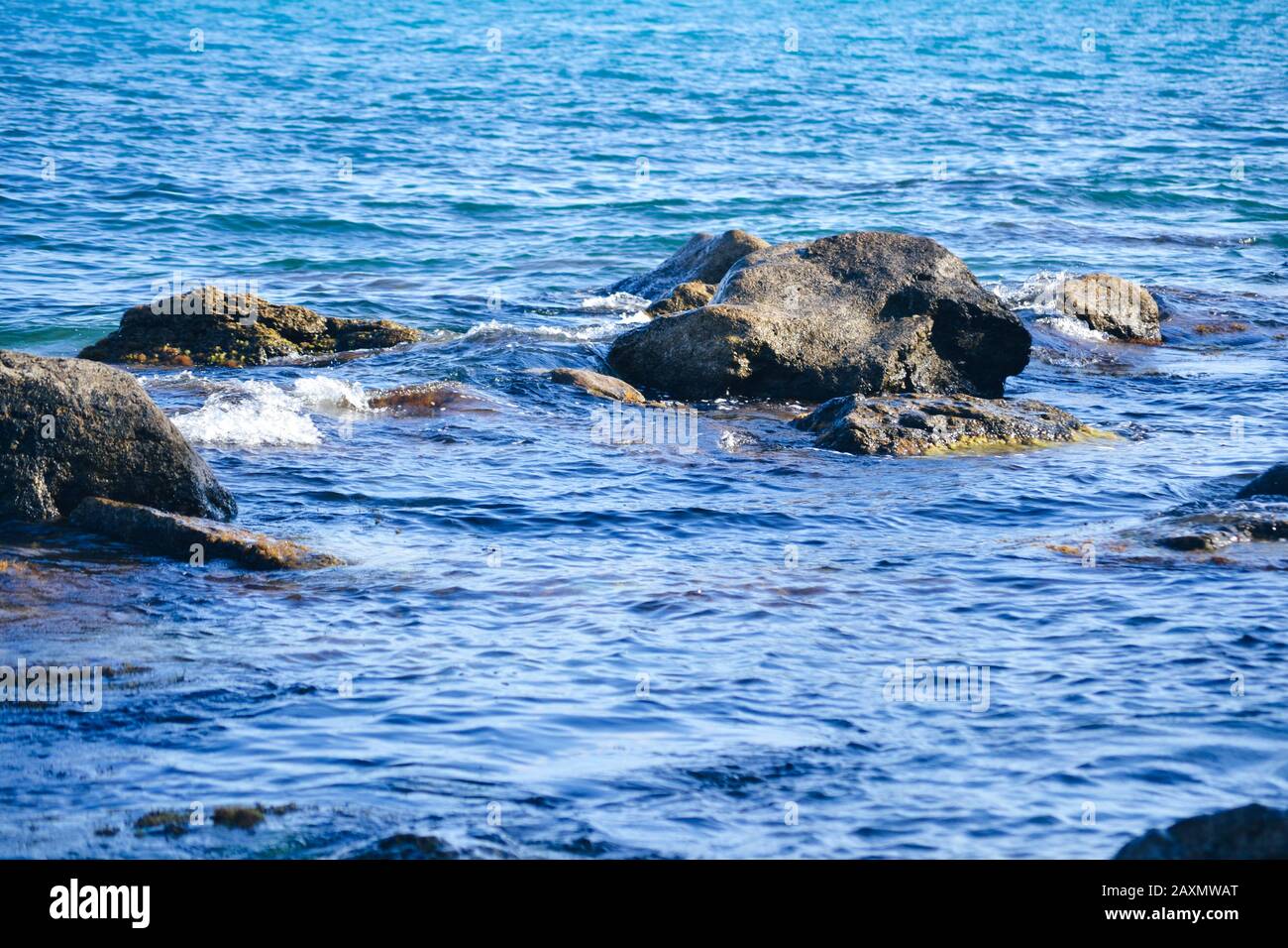 Big rock in water hi-res stock photography and images - Alamy