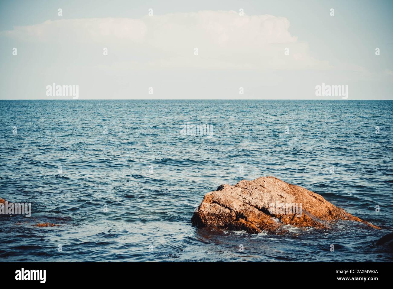 One large stone hi-res stock photography and images - Alamy