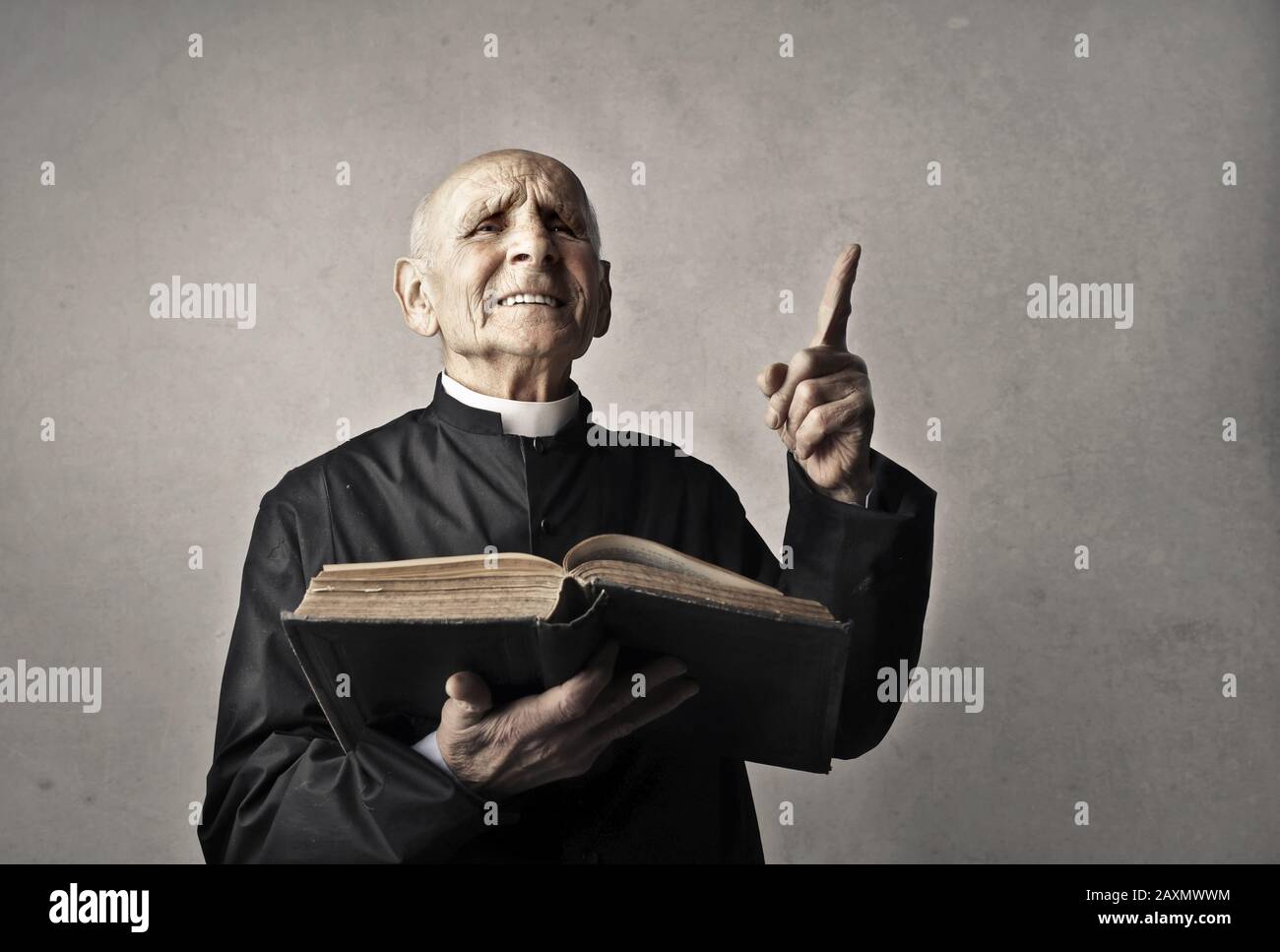Priest sermon preaching hi-res stock photography and images - Alamy
