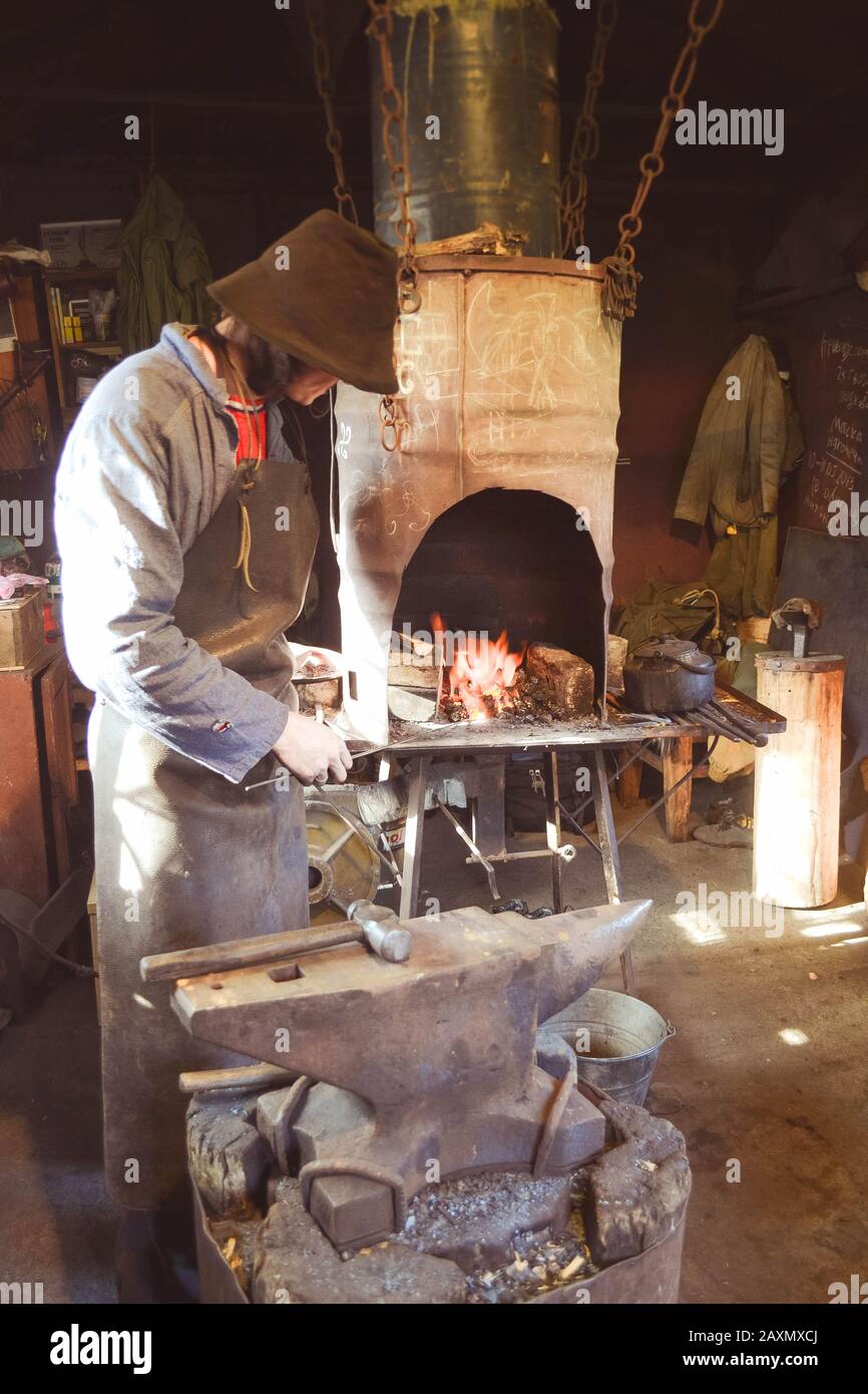 Blacksmith vise hi-res stock photography and images - Alamy